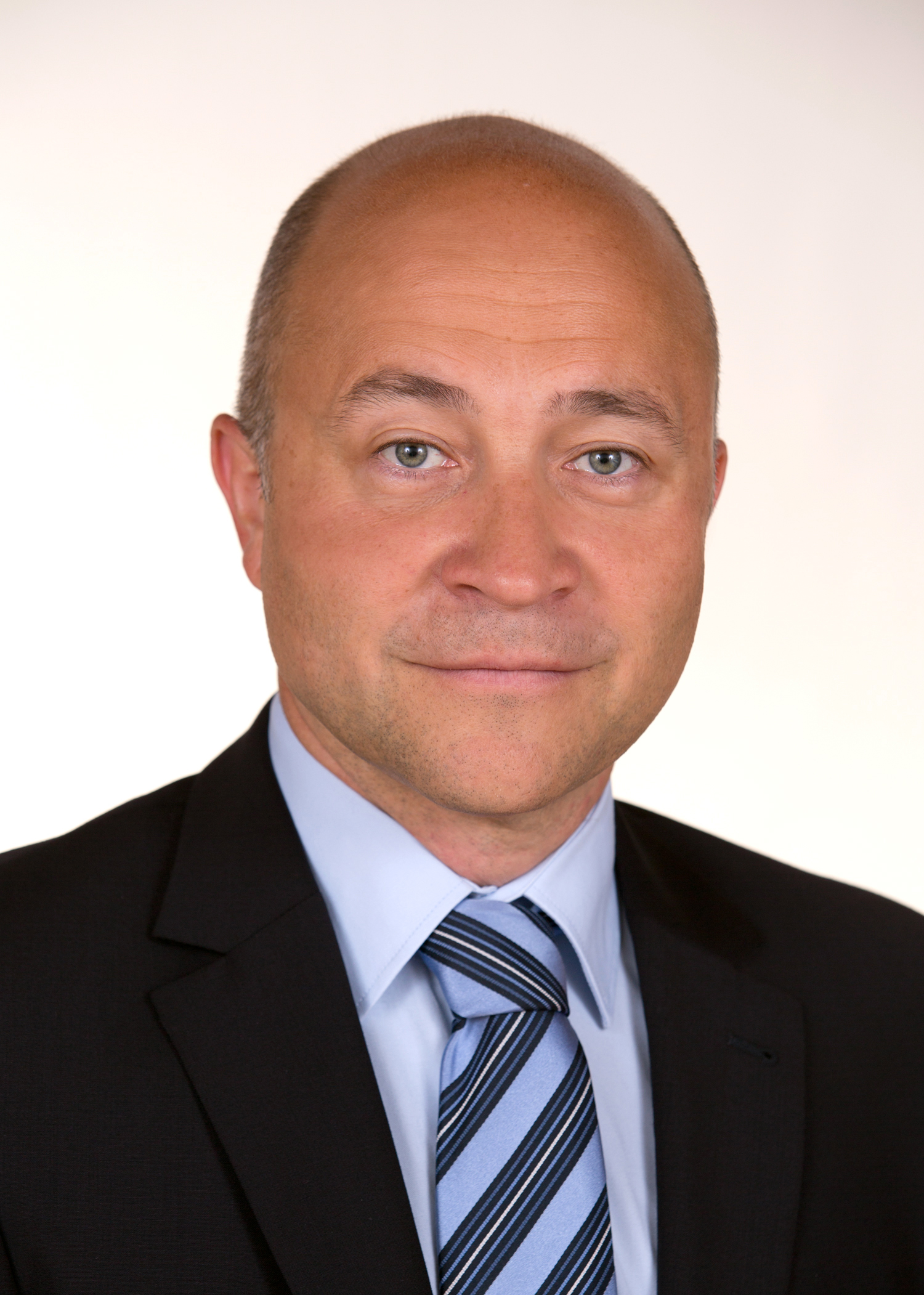 Robert Hofer ist Unternehmenssprecher von Santander Österreich - OBSERVER